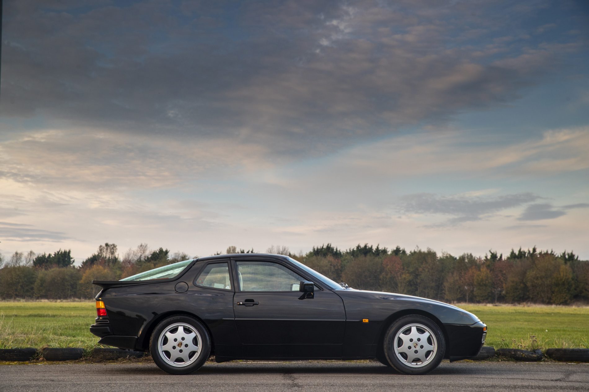 Porsche 944 S2 - Avantgarde Classics
