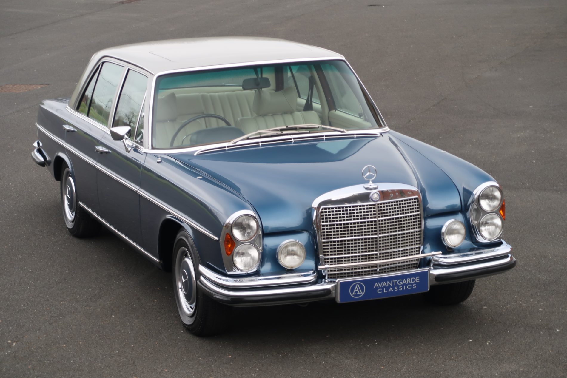 Mercedes 280SE 3.5 - Avantgarde Classics